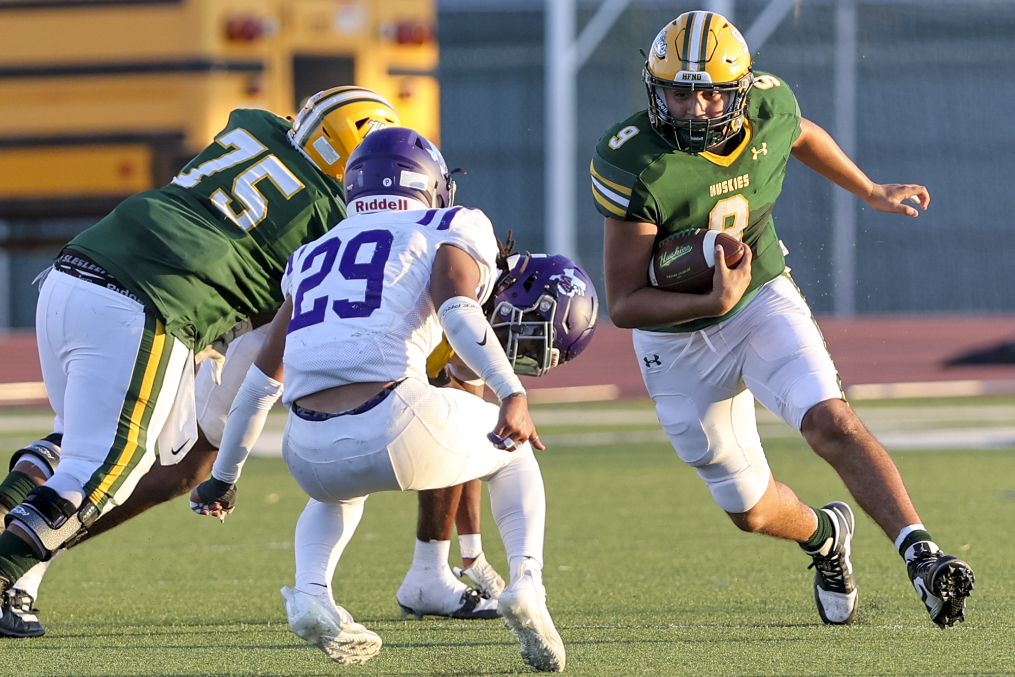 Warren football surges past Holmes in District 29-6A action