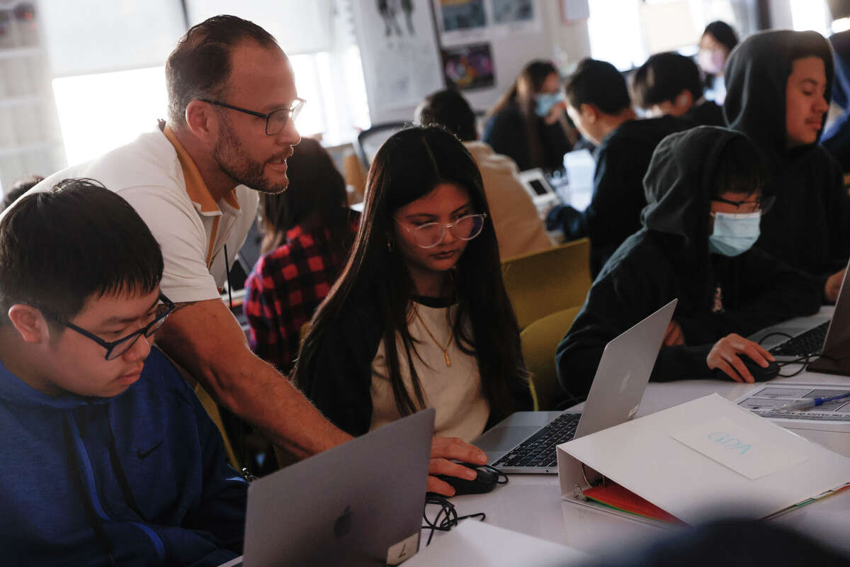 Salesforce’s latest gift to SFUSD: training teachers on AI