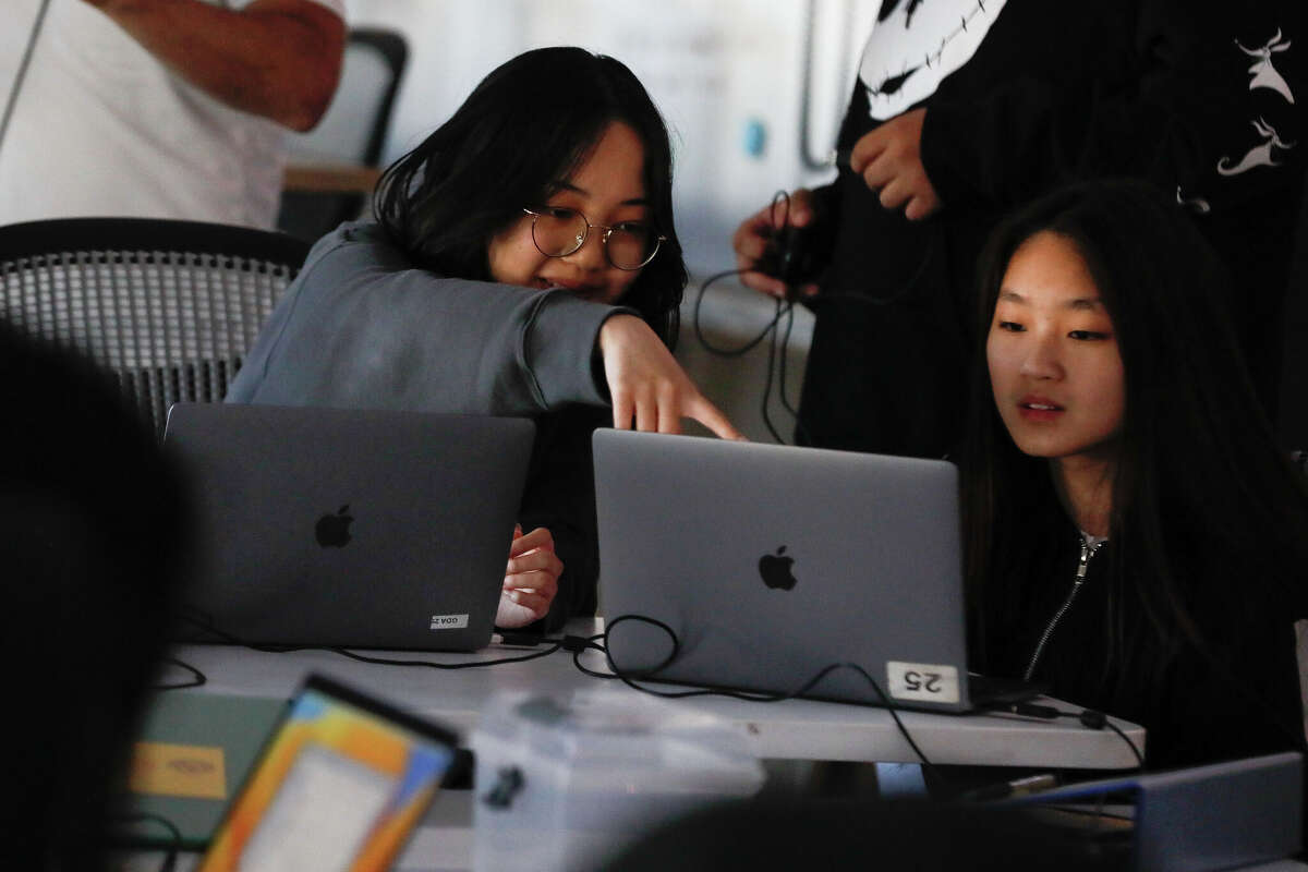 Salesforce’s latest gift to SFUSD: training teachers on AI