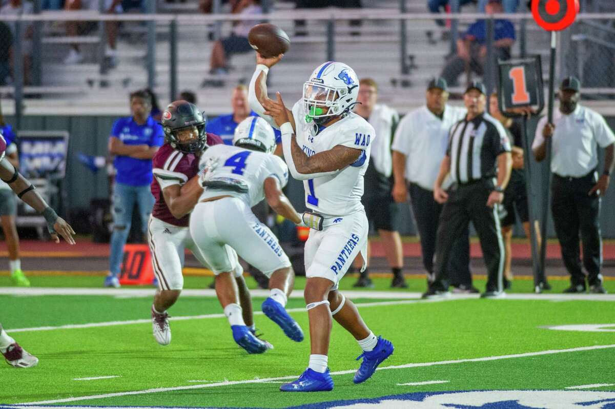 C.E. King Panthers roll past Pearland Oilers in non-district play