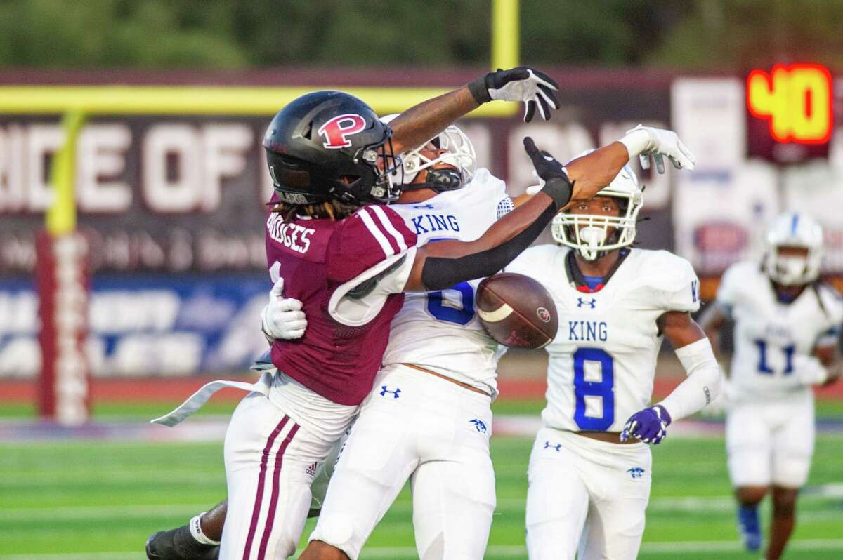 C.E. King Panthers roll past Pearland Oilers in non-district play