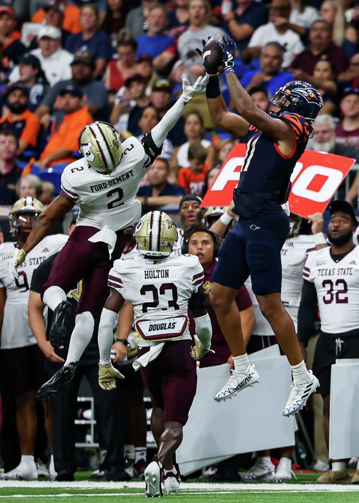 UTSA beats Texas State despite injury scare for Frank Harris