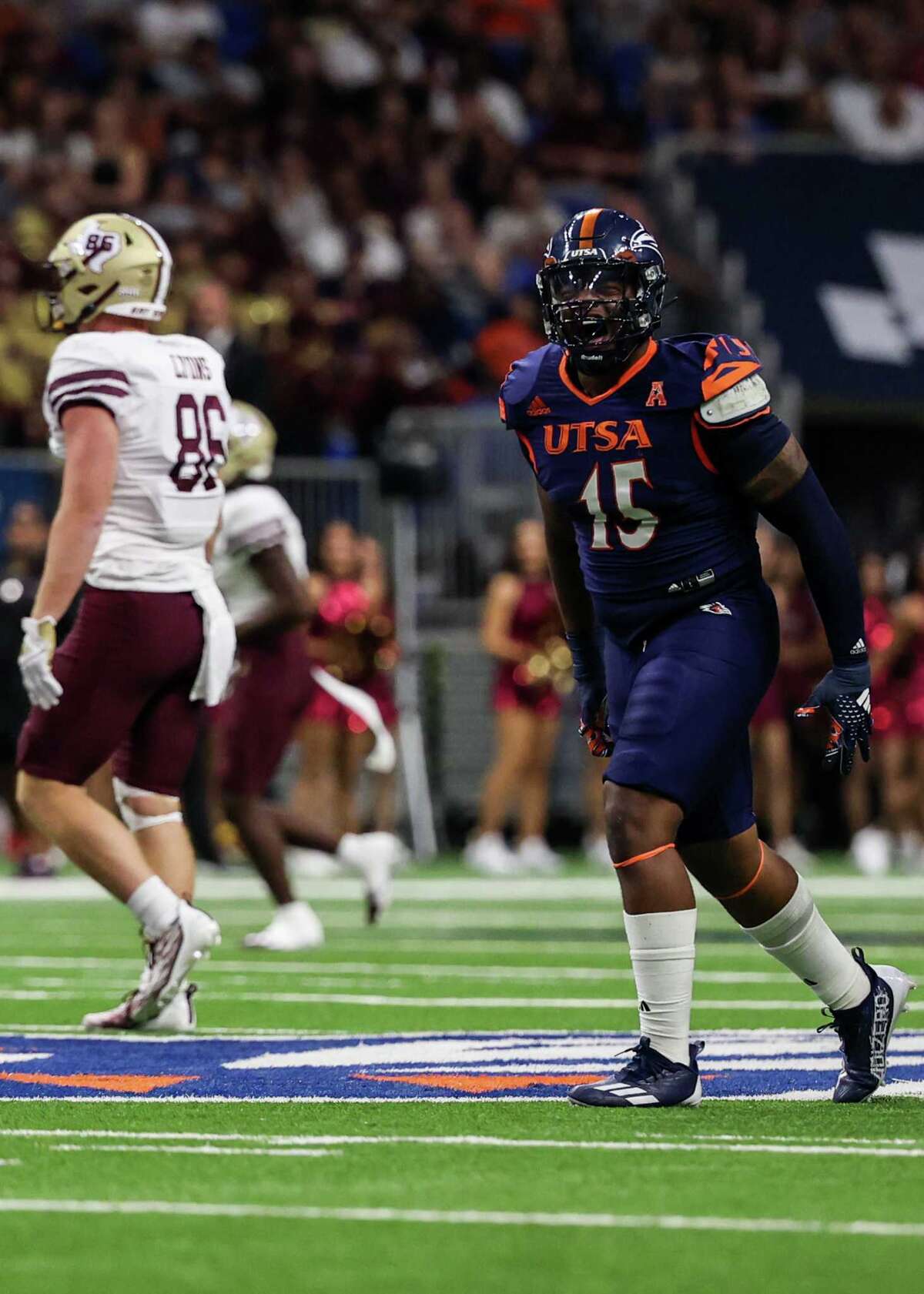 UTSA beats Texas State despite injury scare for Frank Harris