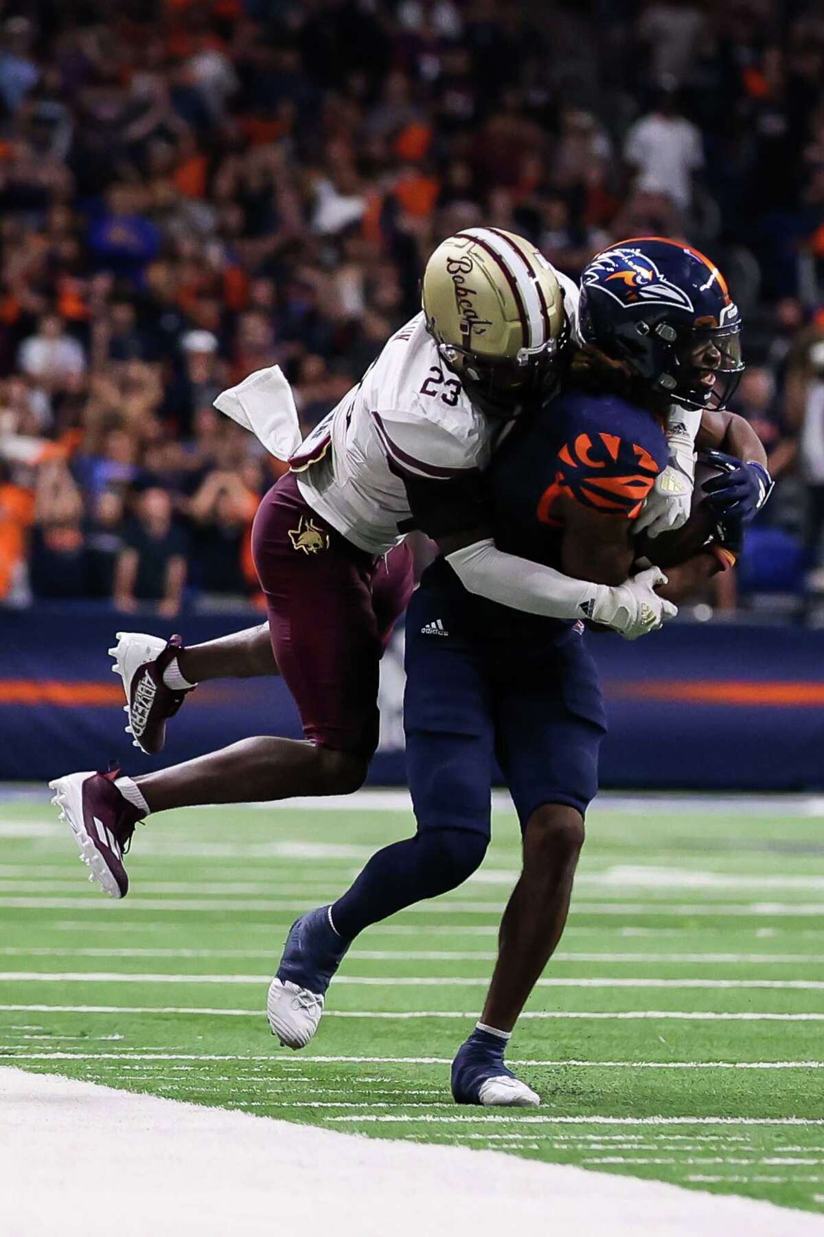 UTSA beats Texas State despite injury scare for Frank Harris