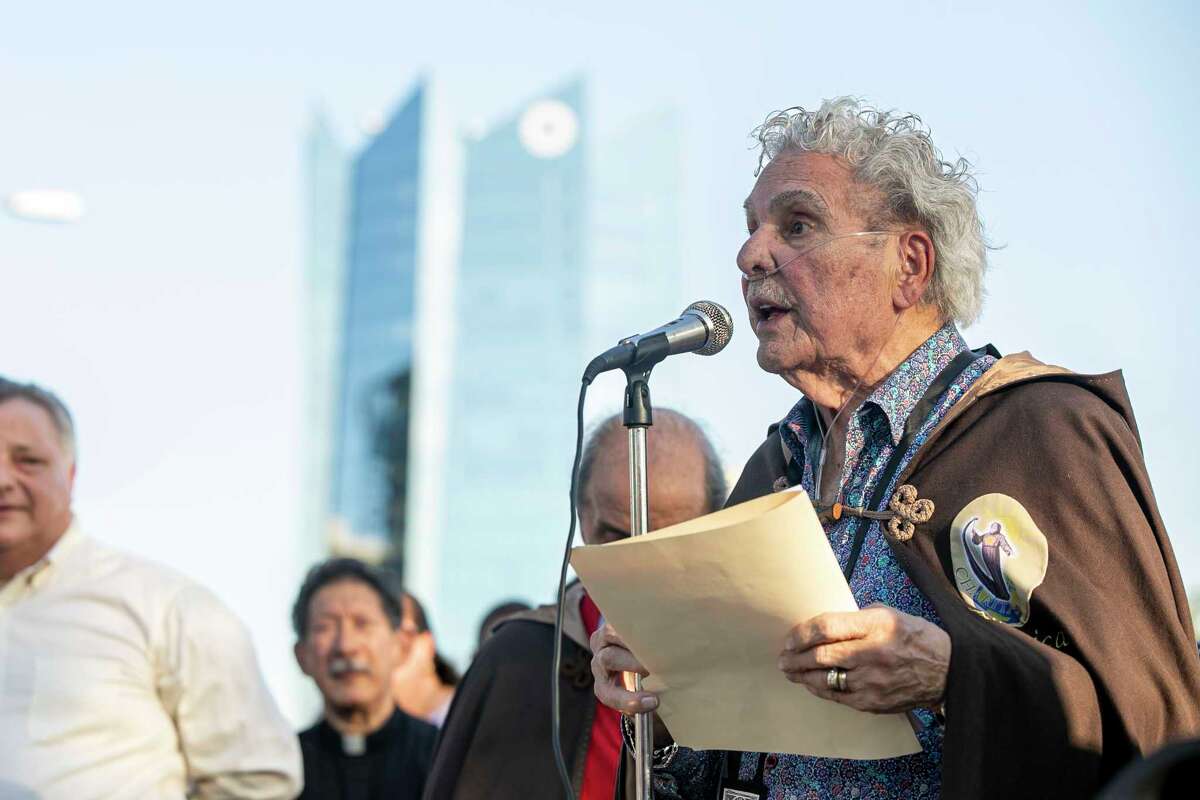 Italian community unveils statue to replace Christopher Columbus