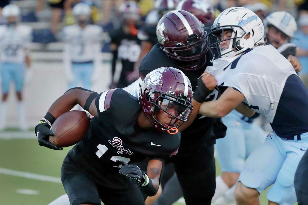 Heights Bulldogs earn 'ugly' win over Kingwood Mustangs