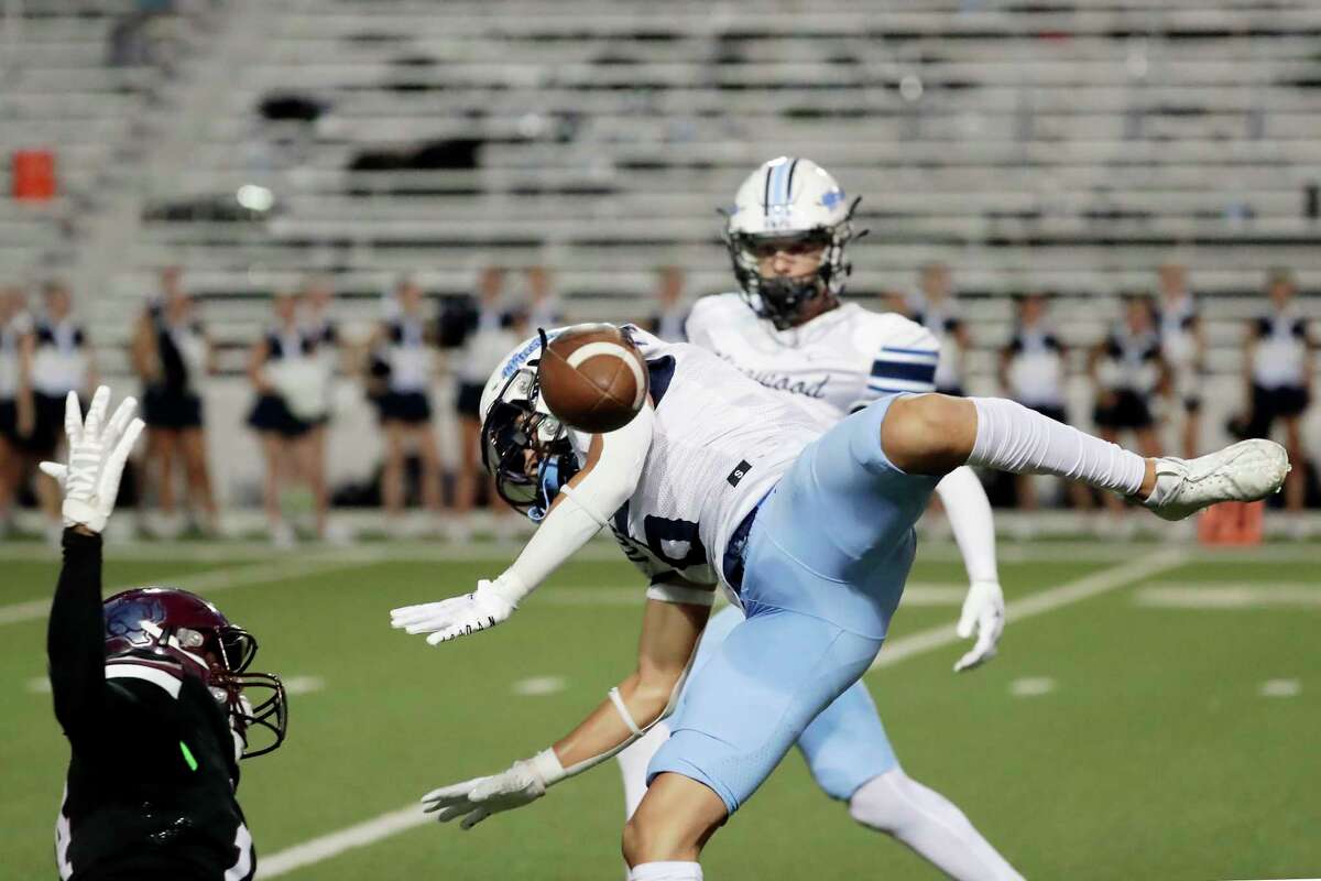 Heights Bulldogs earn 'ugly' win over Kingwood Mustangs