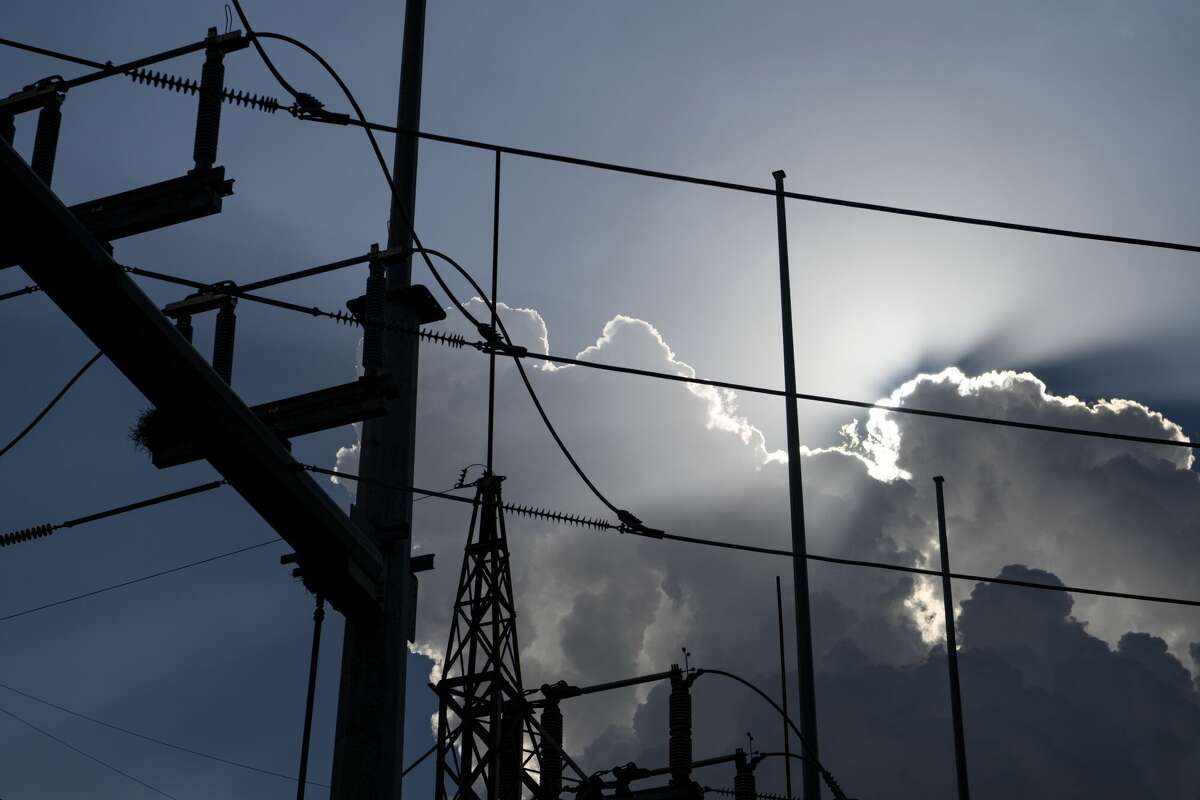 Solar Storm Hits Power Lines