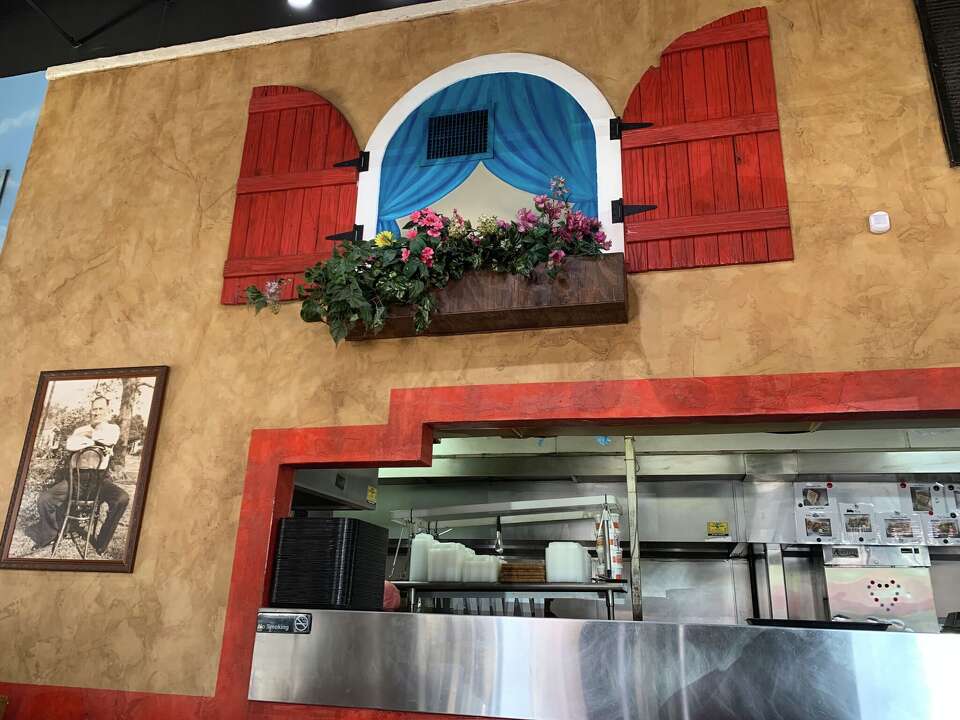 Papouli's Greek Grill has daily pita sandwich lunch special