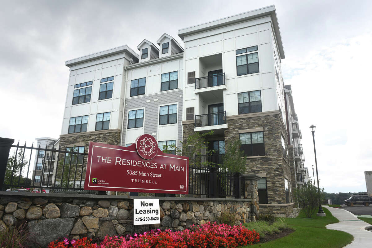 Trumbull apartments having minimal effect on town, officials say