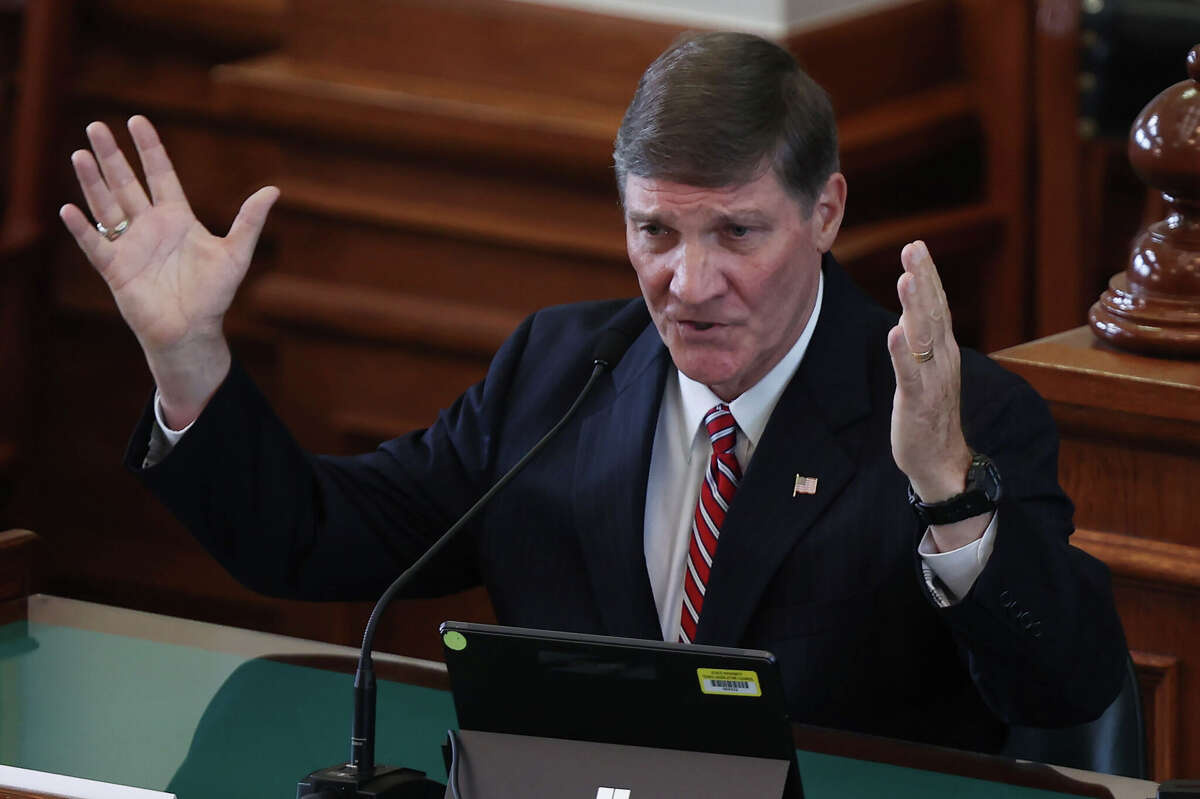 Chief of staff told Ken Paxton that affair was a threat to AG's office