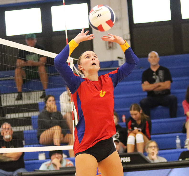 MONDAY VOLLEYBALL: Roxana fights off CM in three-set battle