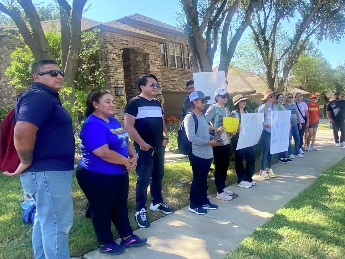 Laredo parents protest United ISD eliminating bus routes