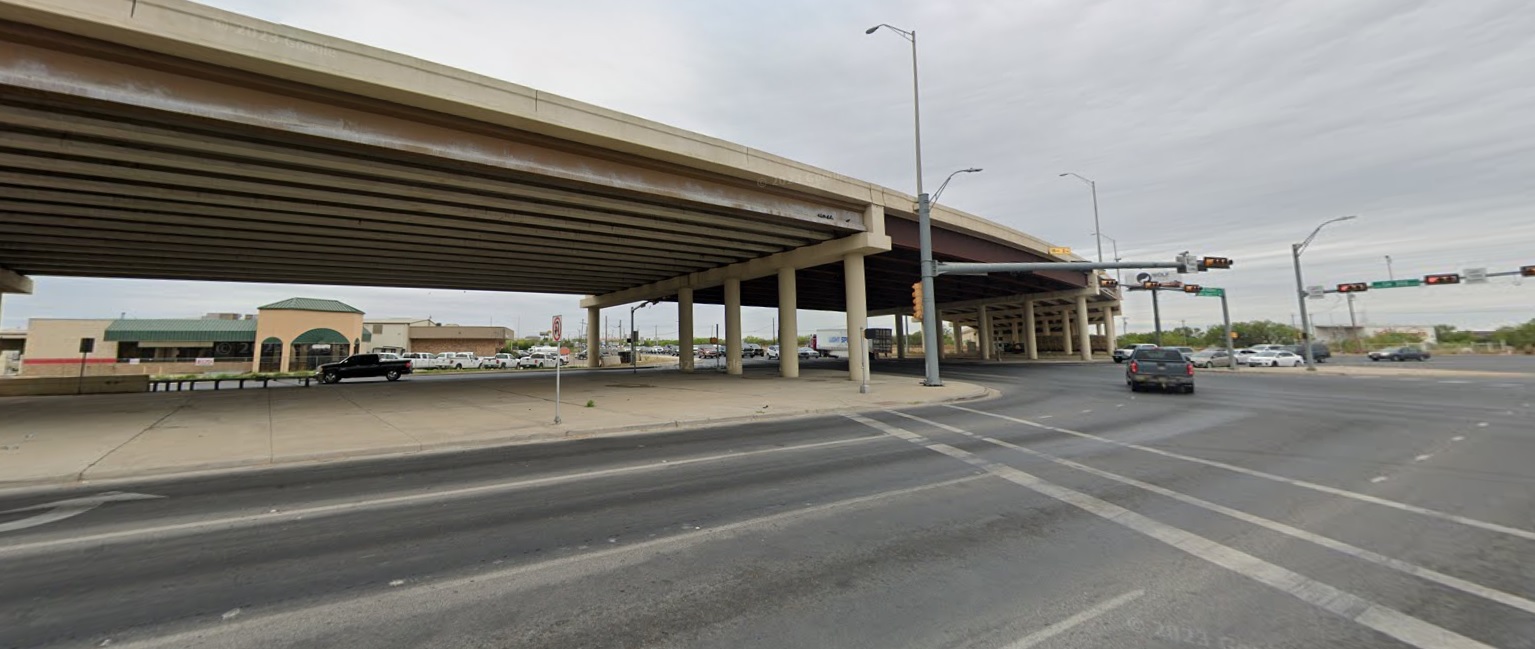 Man, 22, sitting on Loop 20 overpass in Laredo surrenders to police