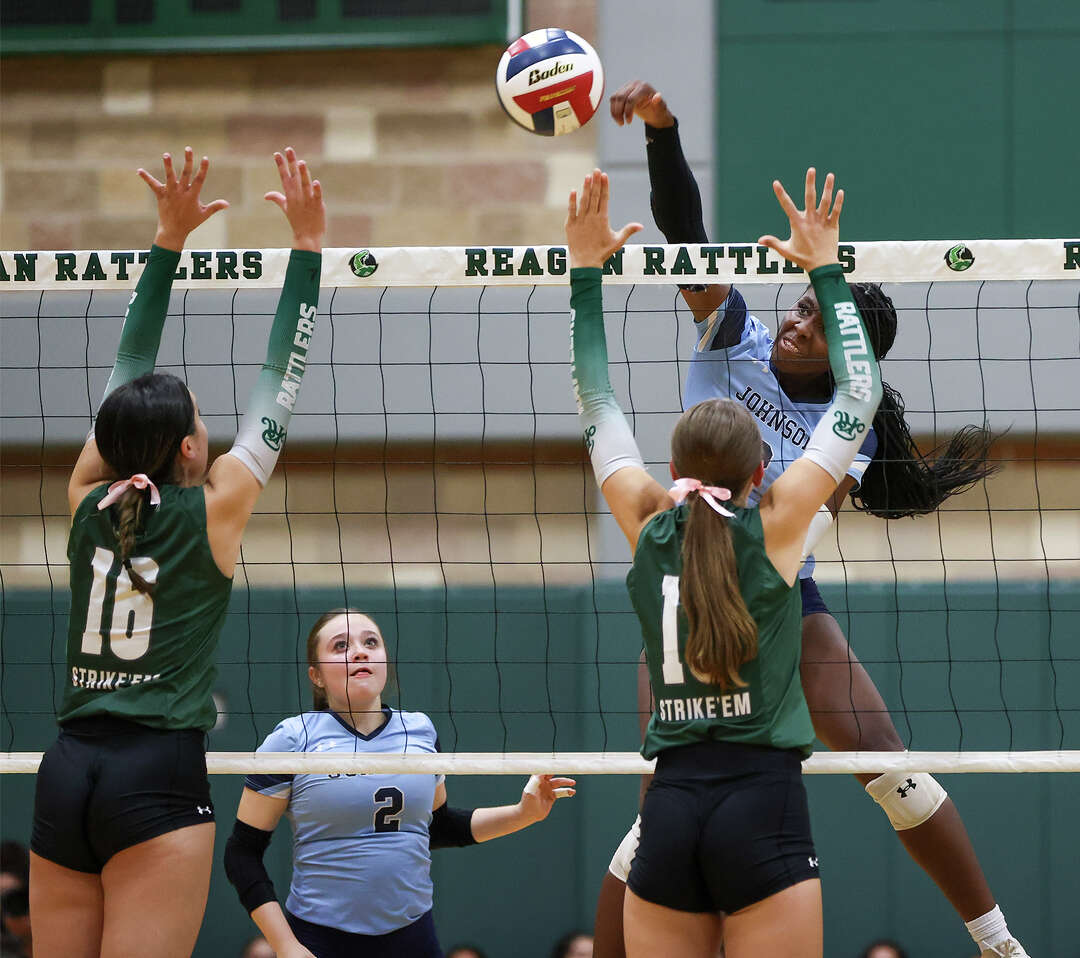 Reagan's young volleyball team shows growth after rally over Johnson