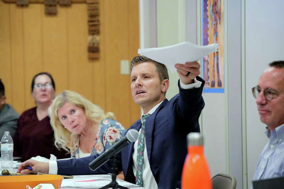 Sunol school can fly only U.S., state flags under new rule