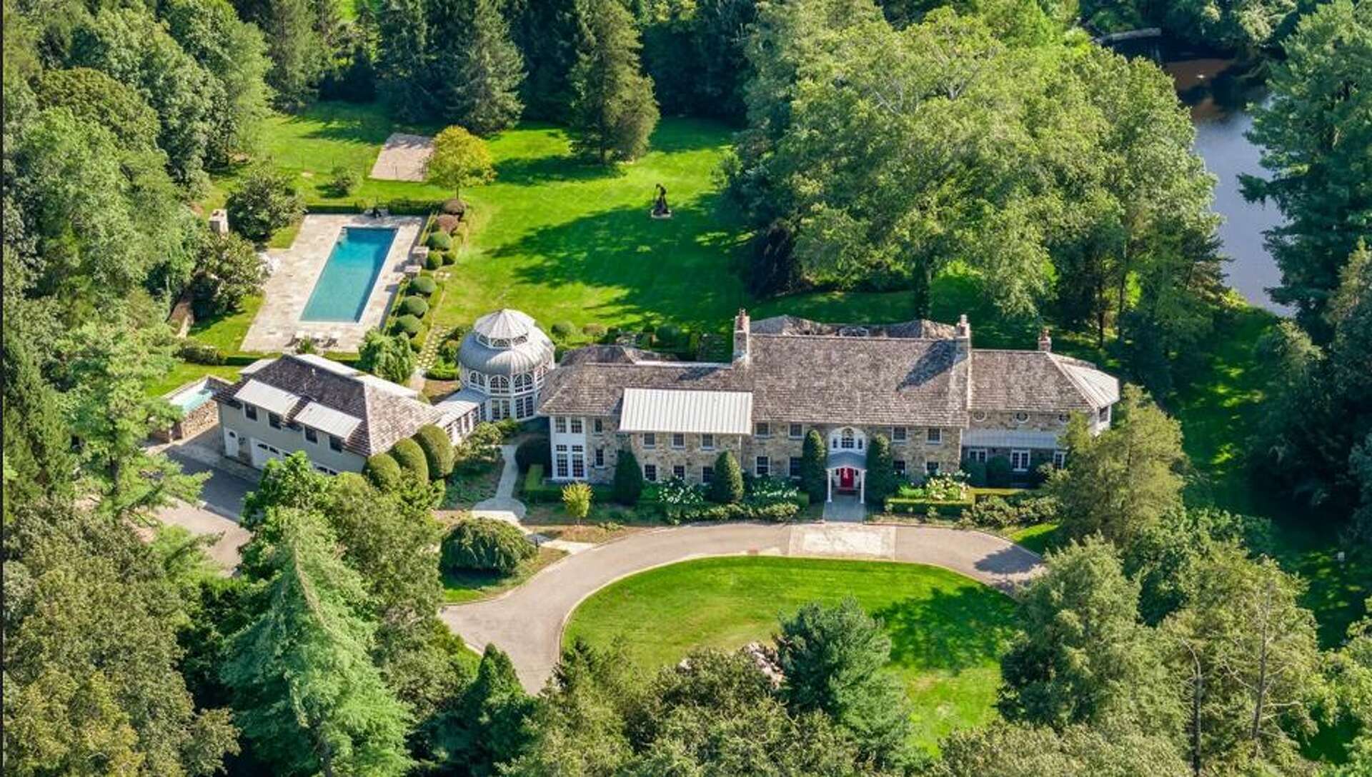 Mary Tyler Moore's former CT house sees $2 million price reduction