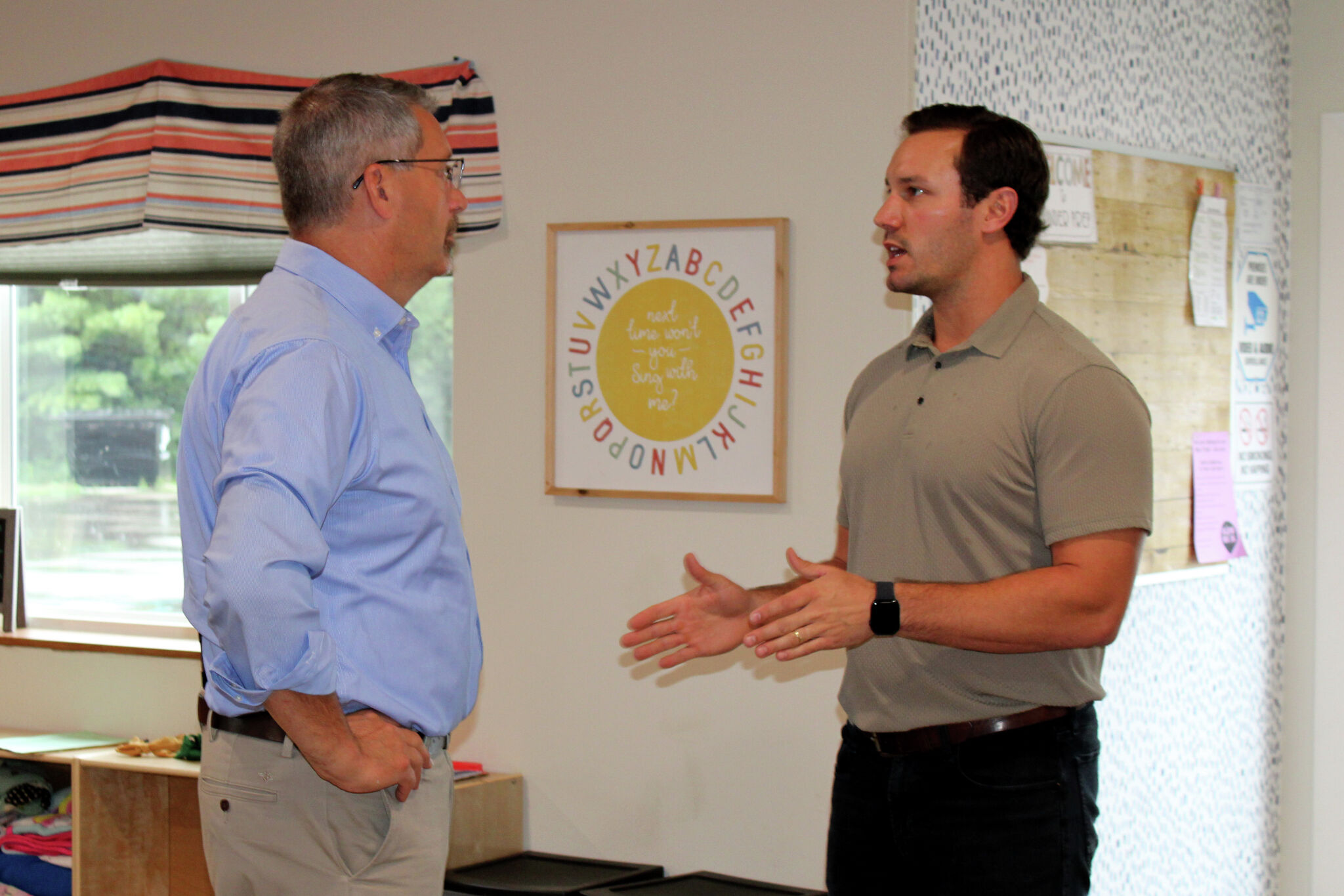 Michigan Rep. Tom Kunse visits Huntey's Clubhouse in Big Rapids