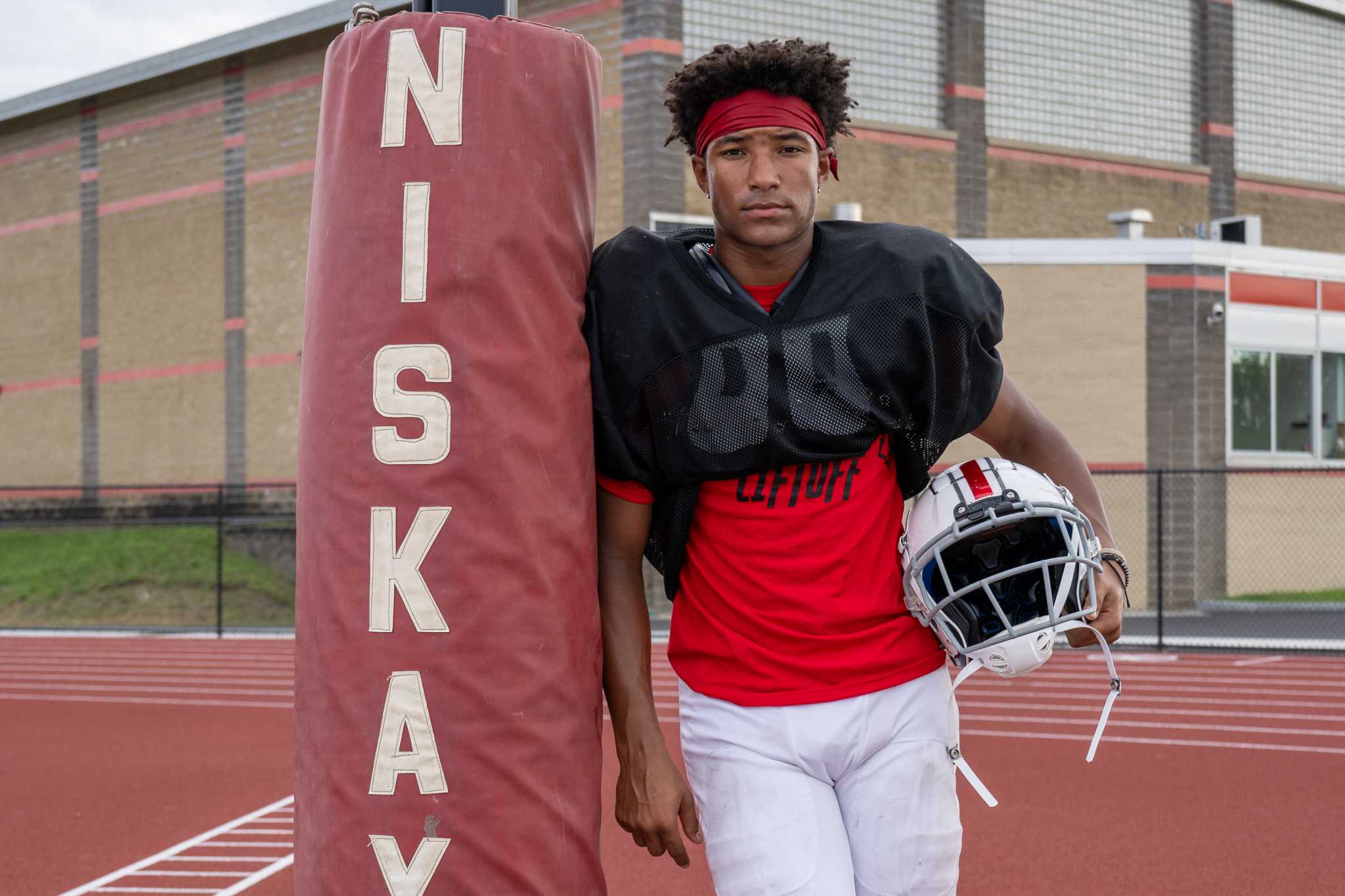Niskayuna's Isaiah Linyear is a quick study to the game of football