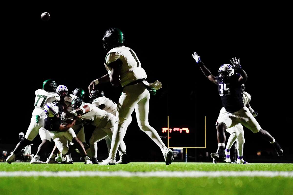 Ridge Point Panthers edge Hightower Hurricanes in 20-6A showdown