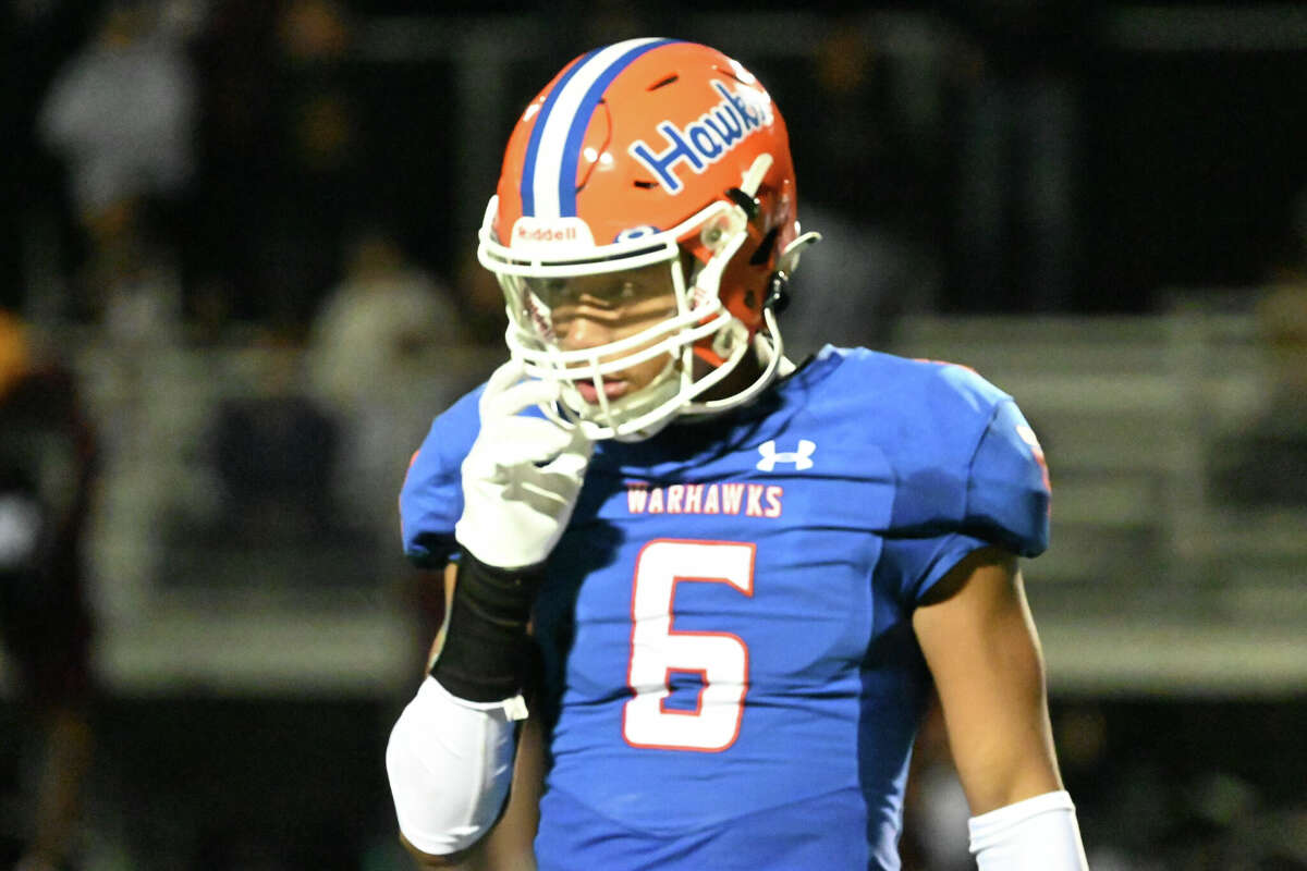 Bloomfield football beats South Windsor to move to 2-0