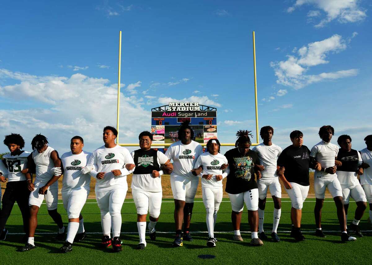 Ridge Point Panthers edge Hightower Hurricanes in 20-6A showdown