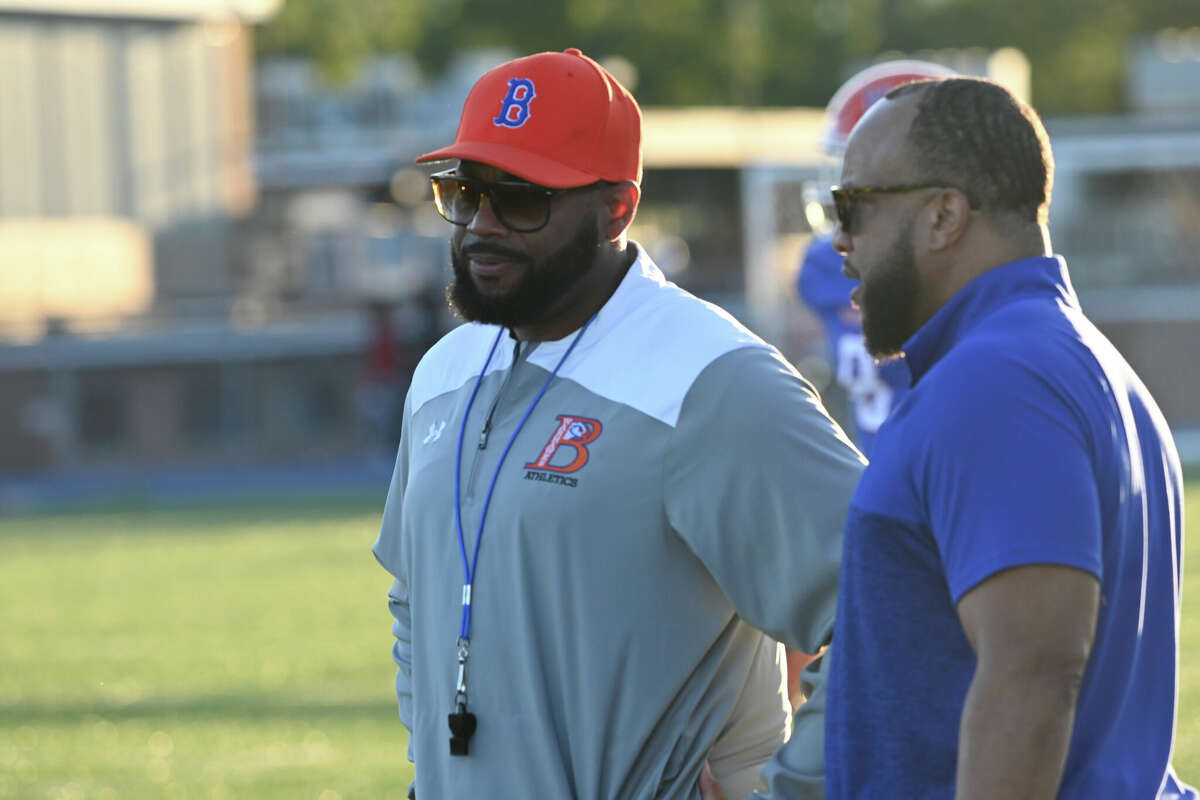 Bloomfield football beats South Windsor to move to 2-0