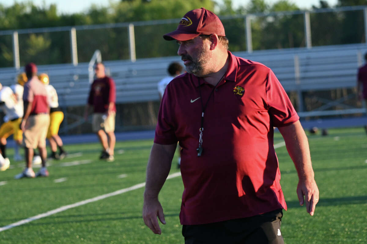 Bloomfield football beats South Windsor to move to 2-0