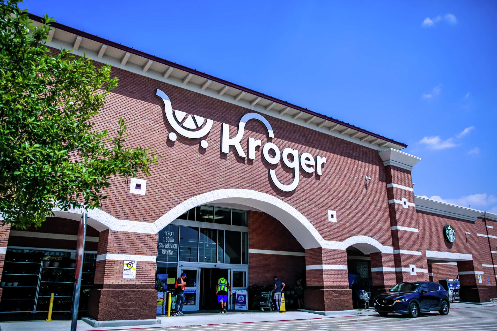 Kroger debuts first-of-its-kind Hispanic grocery store in Houston