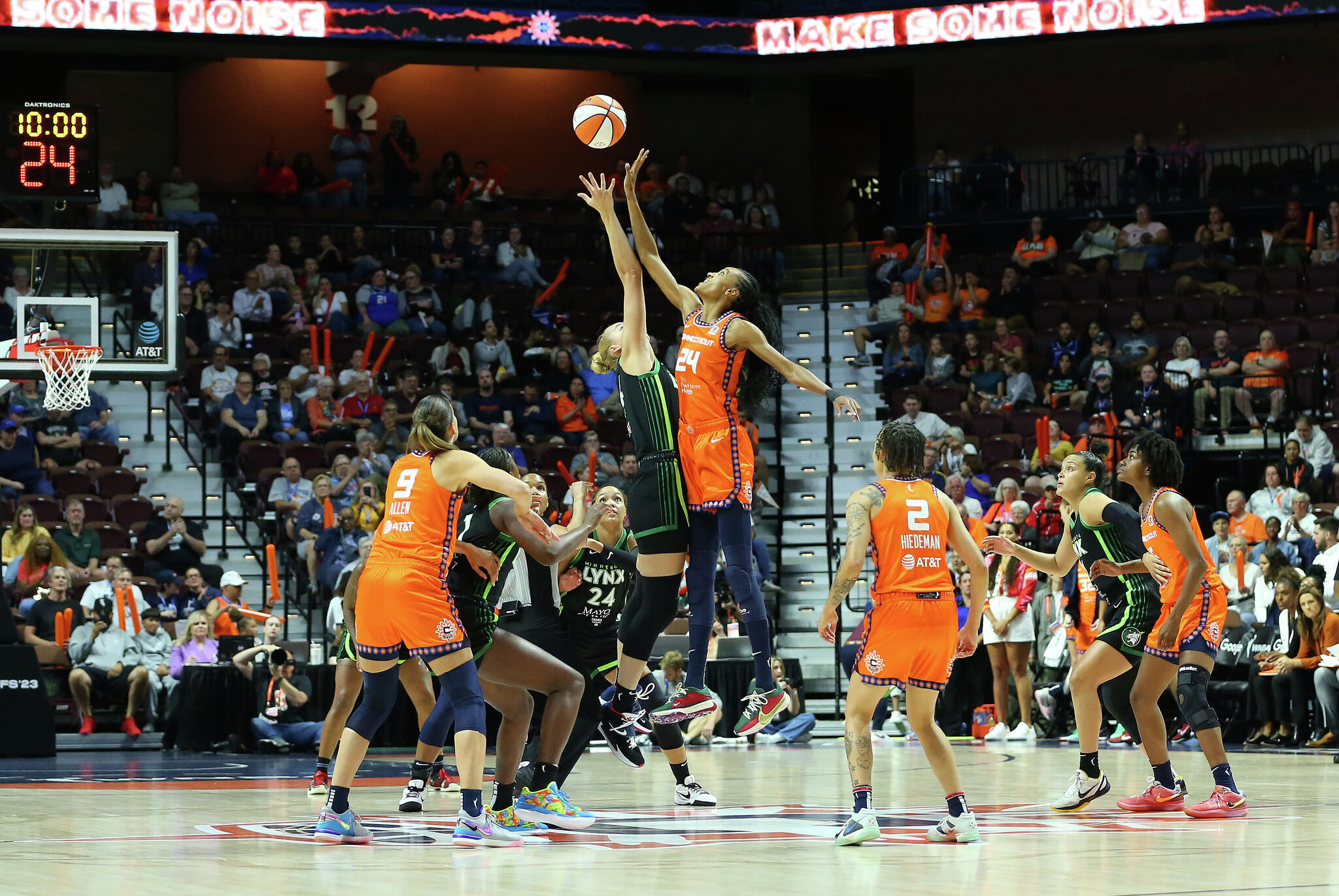 Bridgeport teen wins $1K at Connecticut Sun game