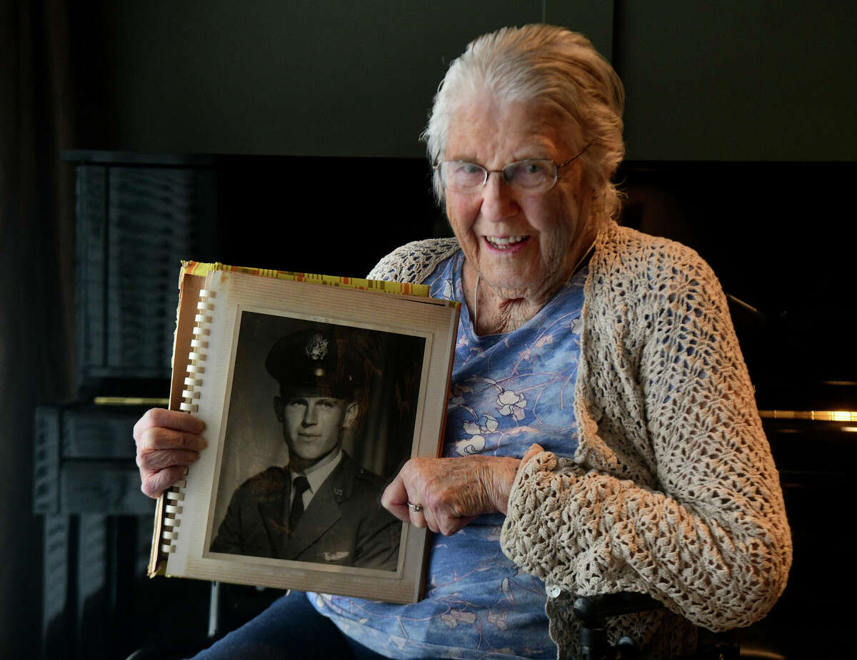 South Windsor residents hope to honor Vietnam-era pilot