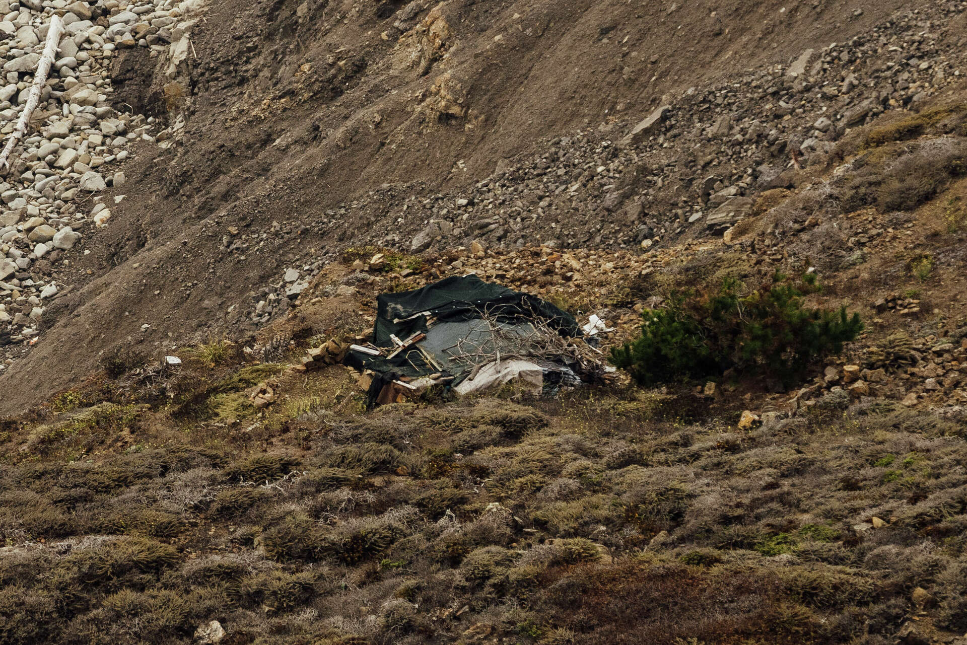 Video: What the shack clinging to a Bay Area cliff looks like today