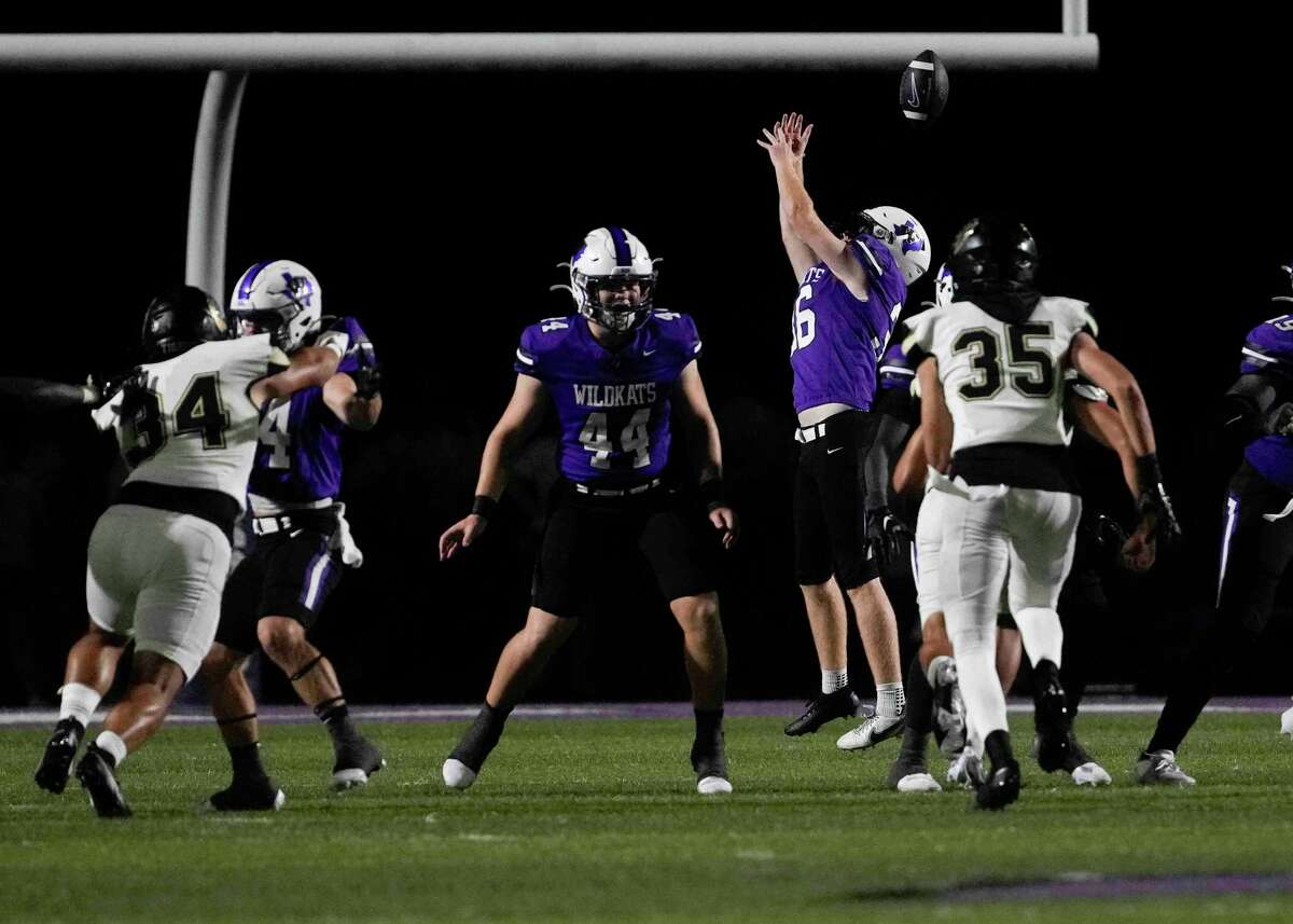 Willis Wildkats stay undefeated with win over Conroe Tigers