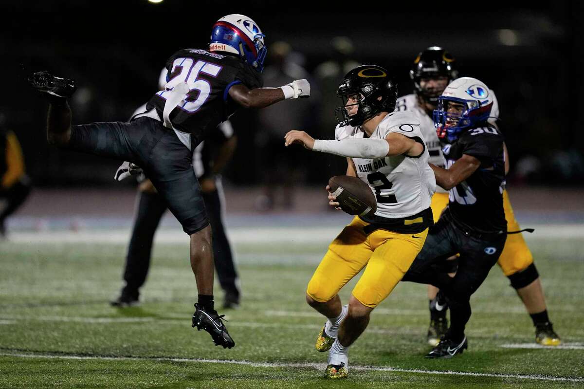 Dickinson Gators' defense shuts down Klein Oak Panthers in win