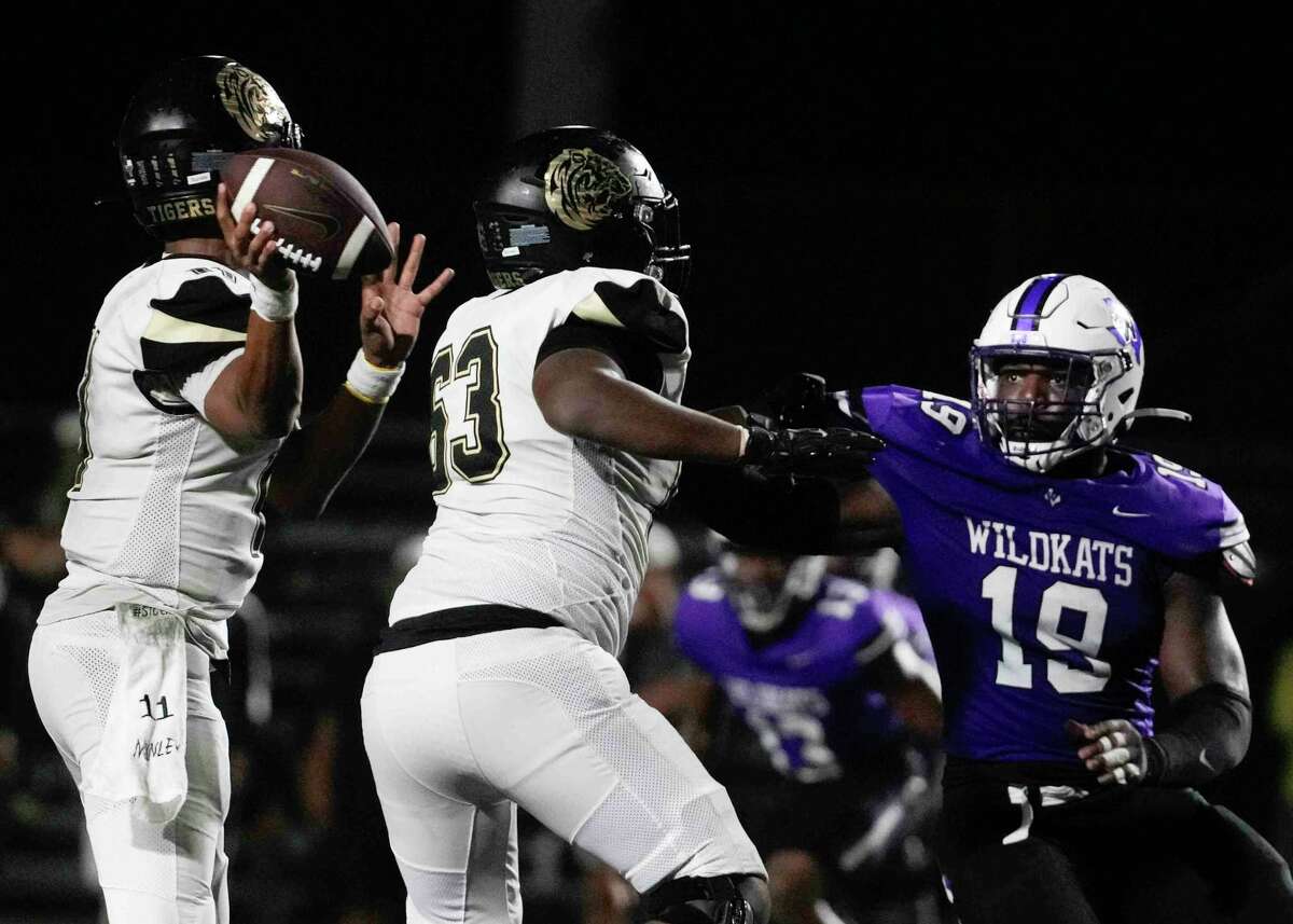 Willis Wildkats stay undefeated with win over Conroe Tigers