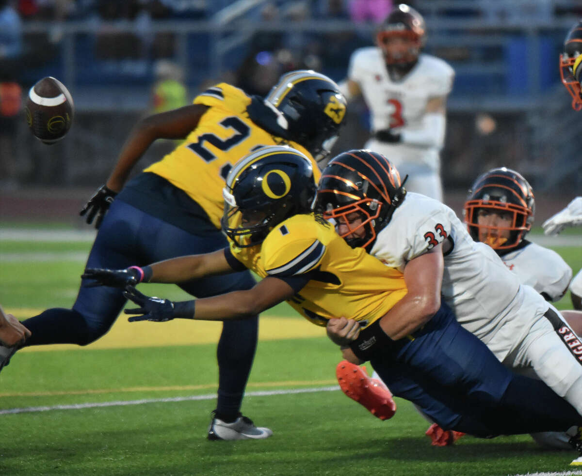Edwardsville routs O'Fallon, improves to 4-0