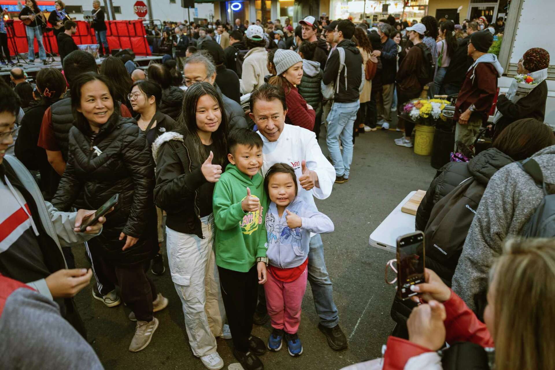 Thousands pack into S.F. Sunset District's first night market