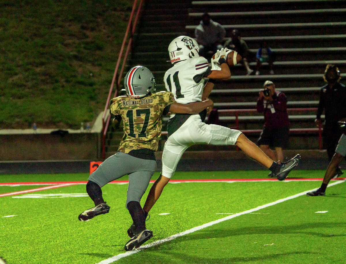 Belleville West defeats Alton 8-7 with safety in fourth quarter