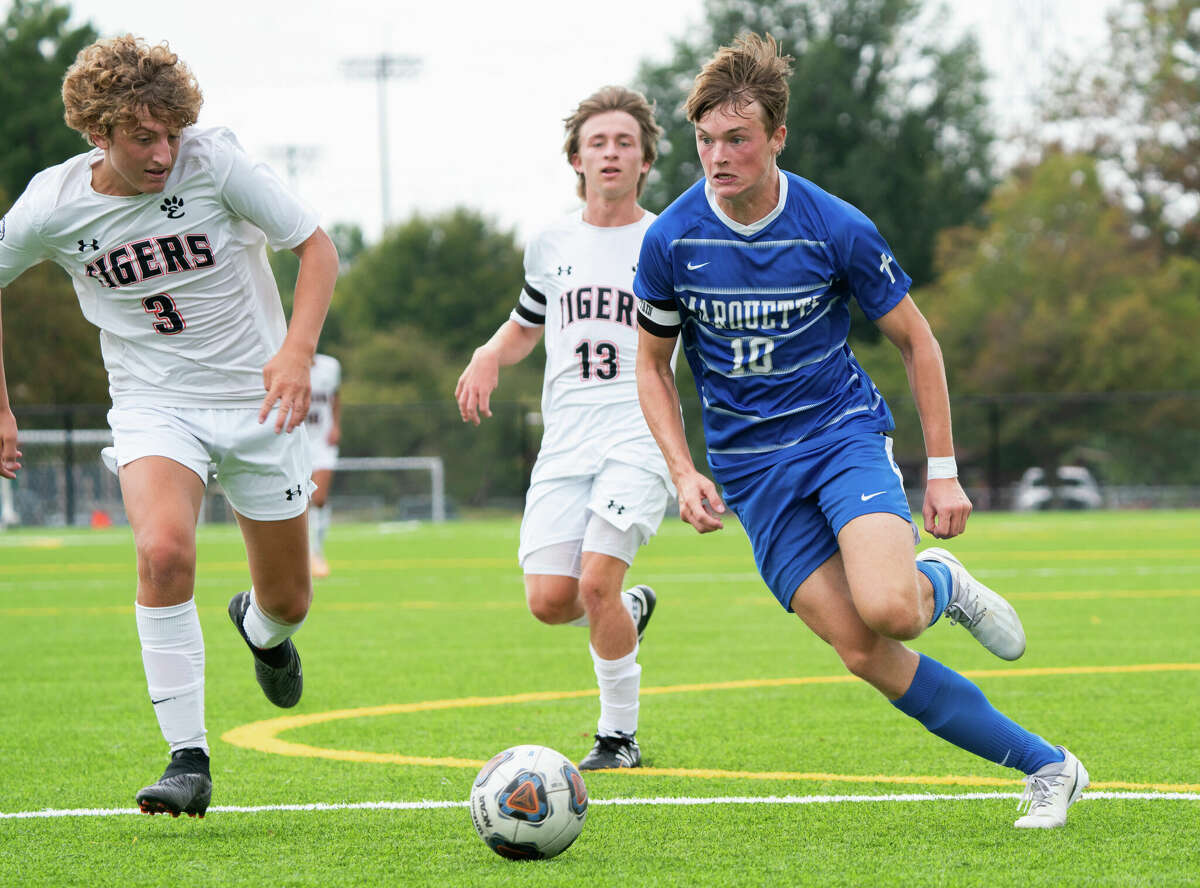 Explorers catch a wave, tie Edwardsville 2-2