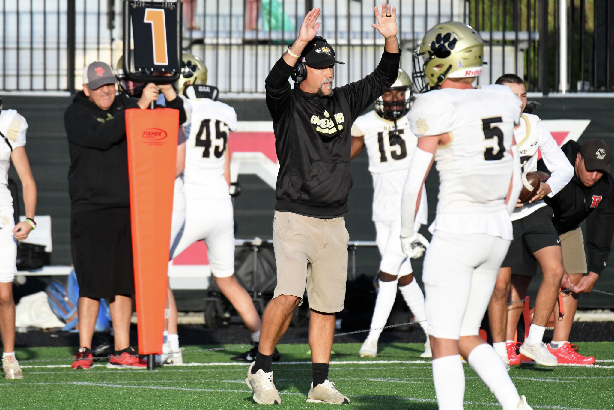 Erik Becker looks to become 4th Hand coach to win state title