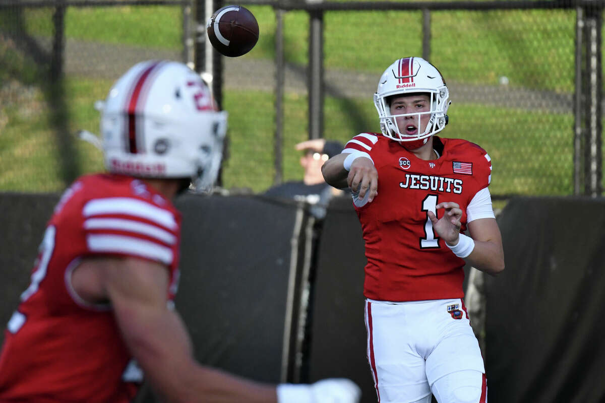 Hand-Madison High School football defeats Fairfield Prep in overtime