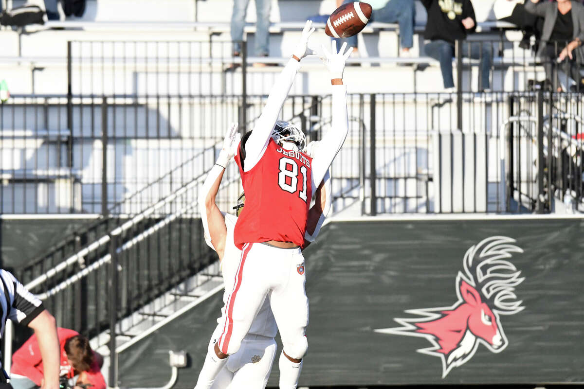 Hand-Madison High School football defeats Fairfield Prep in overtime