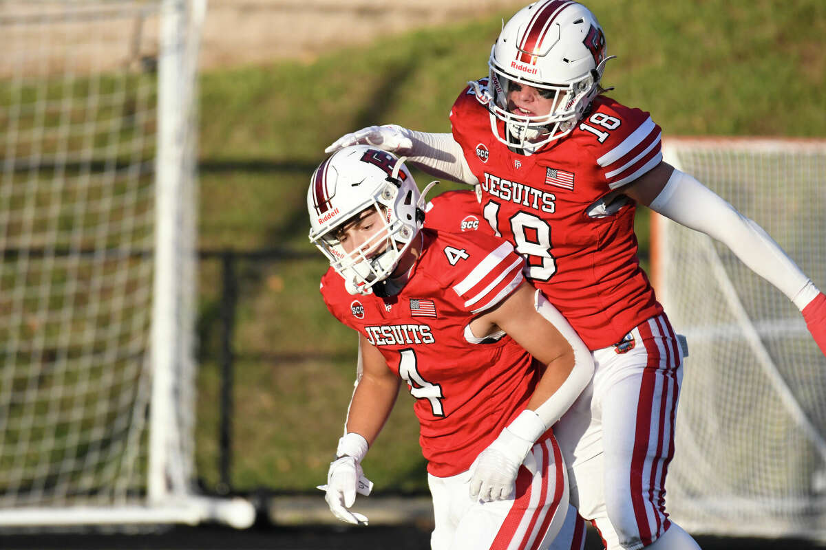 Hand-Madison High School football defeats Fairfield Prep in overtime