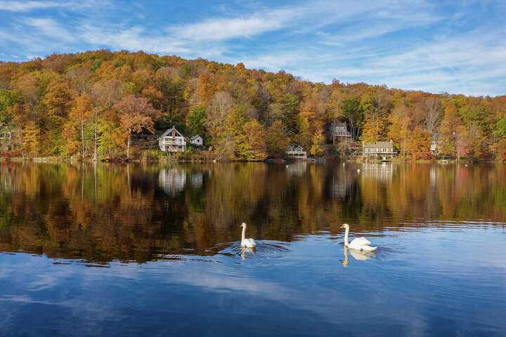 Leaf-peeping trip in CT: Where to catch fall foliage during its peak