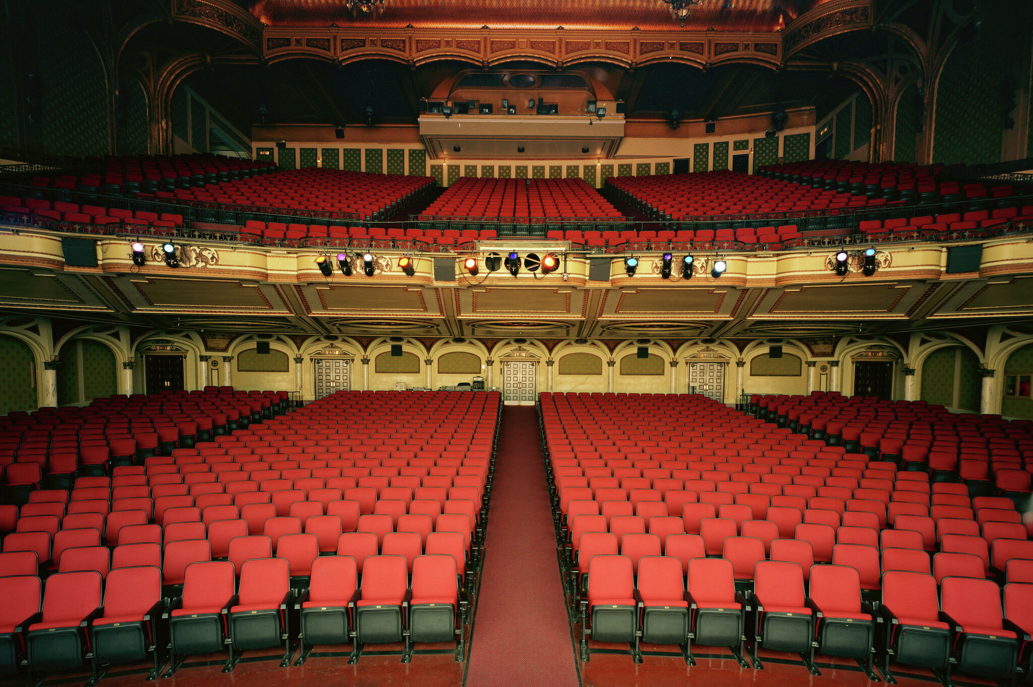 CT theaters cut costs, stage in living rooms in post-pandemic era