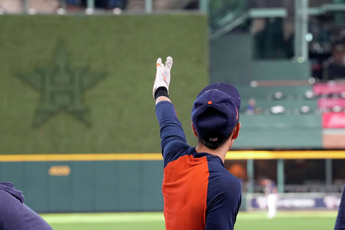 Houston Astros give up lead in ninth, fall to Baltimore Orioles