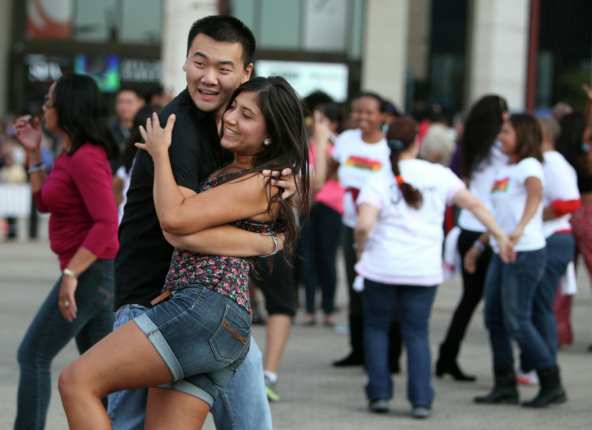Houston celebrates Hispanic Heritage Month with salsa festival