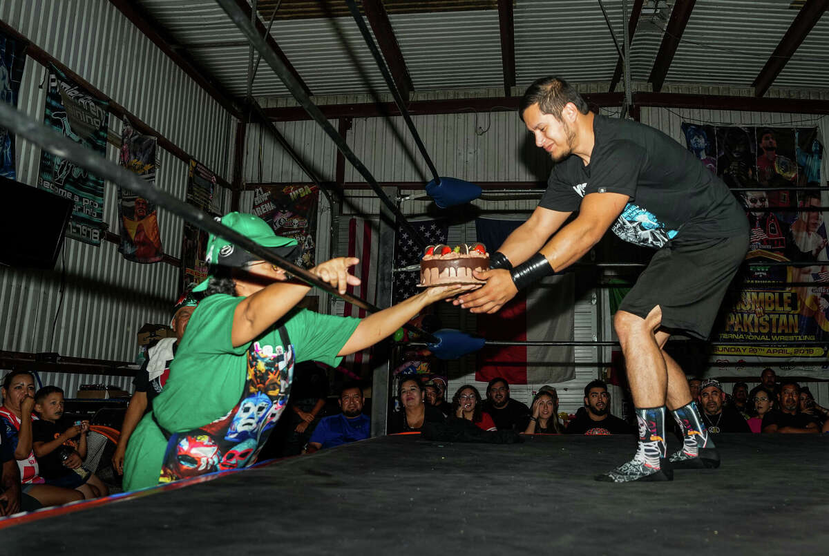 Coliseo sees weekly lucha libre events in East Houston