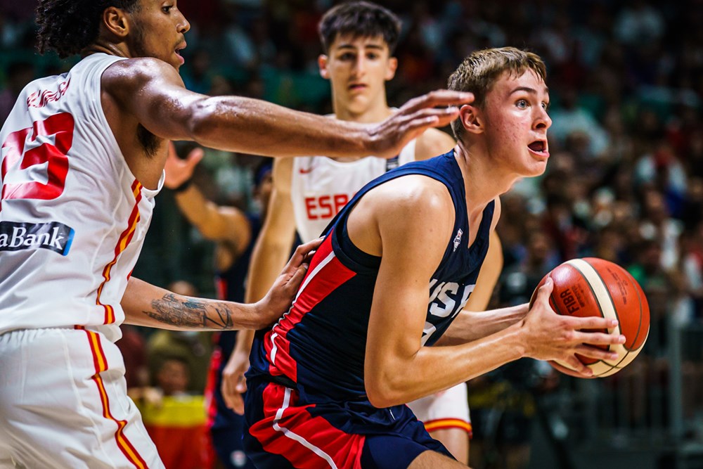 Cooper Flagg shares photos from visit with UConn, Donovan Clingan