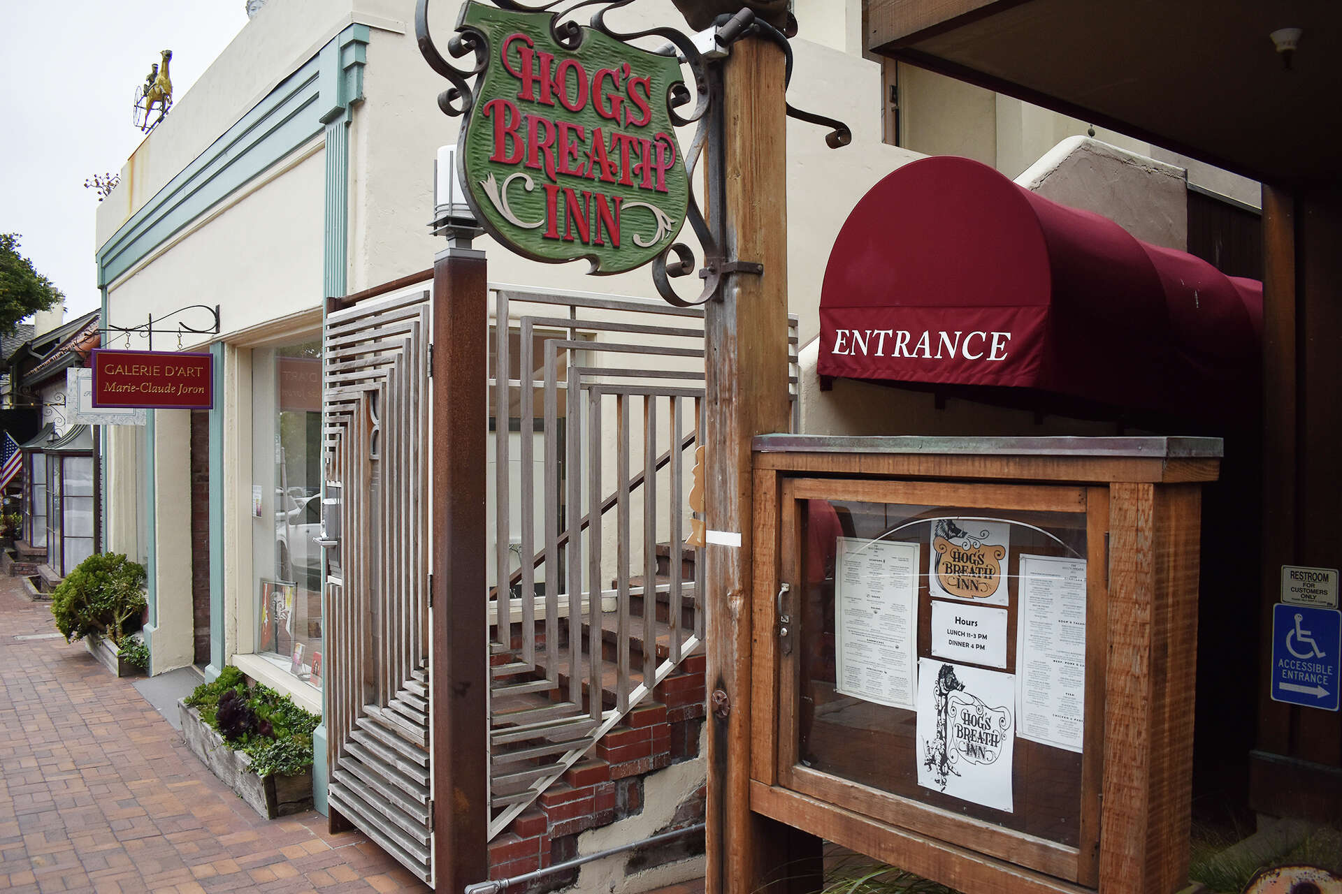 At this Carmel pub, an Oscar winner's star is fading